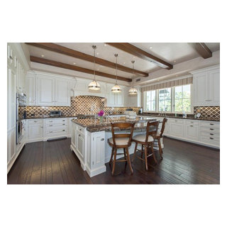 Pacific Palisades - Traditional White Kitchen - Traditional - Kitchen ...