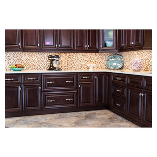 Palm Beach Dark Chocolate Kitchen Cabinets - Traditional - Kitchen ...