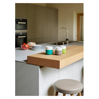 Perfectly at Home - bulthaup b3 kitchen in Flint and White ...