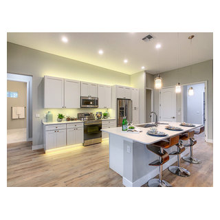 Pine Creek Valencia Model - Modern - Kitchen - Orlando - by Pine Creek Development | Houzz