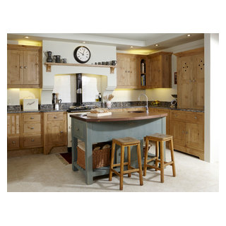 Pippy Oak Kitchen - Traditional - Kitchen - Other - by Churchwood ...