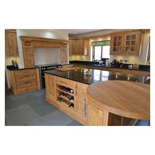 Pippy Oak Kitchen - Traditional - Kitchen - Other - by Debenvale | Houzz UK
