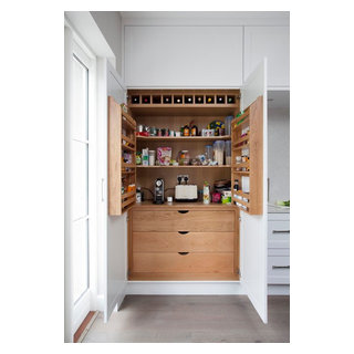 Proby Square - Transitional - Kitchen - Dublin - by Woodale | Houzz UK