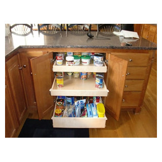 Pull Out Shelves - Traditional - Kitchen - Columbus - by ShelfGenie of ...