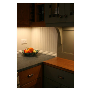 Queen Anne Kitchen - Traditional - Kitchen - Chicago - by gordon ...