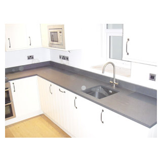 Raven honed Quartz worktops, Caesarstone - Classico - Cucina ...