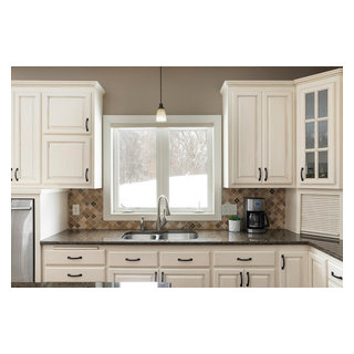 Refreshed Kitchen | Che Bella Interiors - Traditional - Kitchen ...