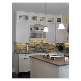 RIGHT NOTE - Traditional - Kitchen - Ottawa - by Kitchens by Design | Houzz
