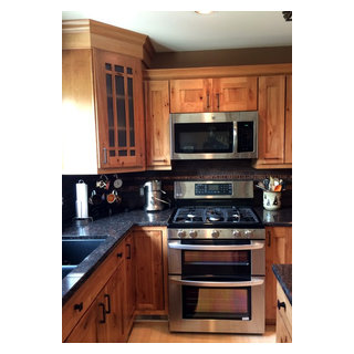 Rustic Shaker Style Kitchen - Rustic - Kitchen - New York - by Quaker ...