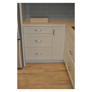 Sandy Floors & Shaker Cabinets - Beach Style - Kitchen - Orange County ...