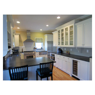 Scenic Drive Kitchen - Traditional - Kitchen - Las Vegas - by Joan Bigg ...