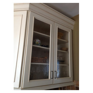Schuler cabinets in White Chocolate Main/Heirloom Black Island in ...