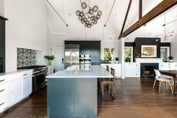 New Soaring Ceiling Steals the Show in a Seattle Great Room