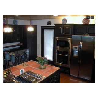 Shared Kitchen & Laundry Room - Contemporary - Kitchen - Houston - by ...