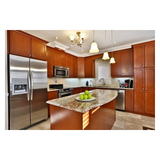 Sharp - Traditional - Kitchen - Toronto - by Staging2Sell | Houzz