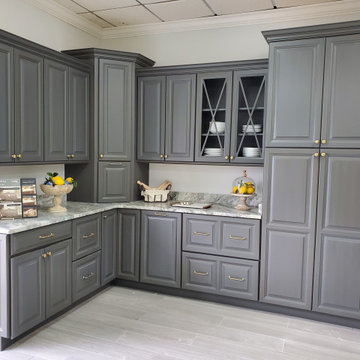 75 Beautiful Traditional Grey Kitchen Ideas & Designs - October 2022 ...