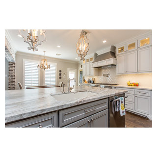 Sienna Court Kitchen - Transitional - Kitchen - Houston - by Niemand ...