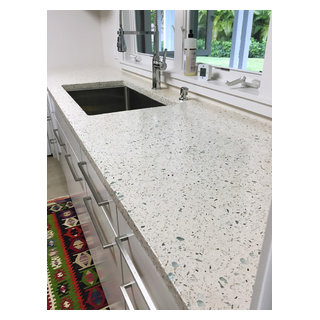 Simple and Clean Terrazzo Counters - Contemporáneo - Cocina - Miami | Houzz