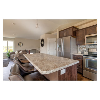 Simple, Warm Laminate Kitchen w/ an Island Countertop - Contemporary ...