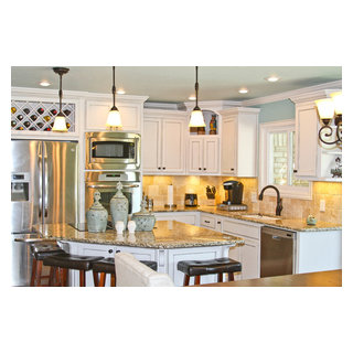 Simple White Kitchen - Traditional - Kitchen - Dallas - by DreamMaker ...