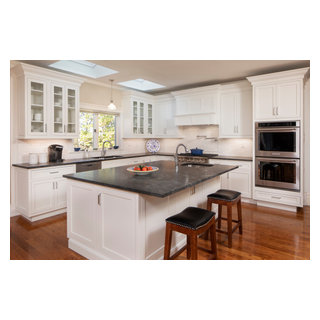 Simply Shaker - Traditional - Kitchen - New York - by Creative Design ...