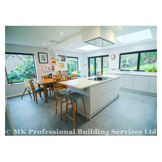 Single storey extension with open plan kitchen and sedum roof - Modern ...