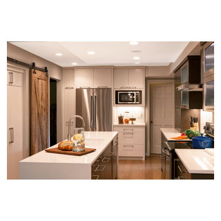 Small Functional Contemporary Kitchen - Contemporain - Cuisine ...