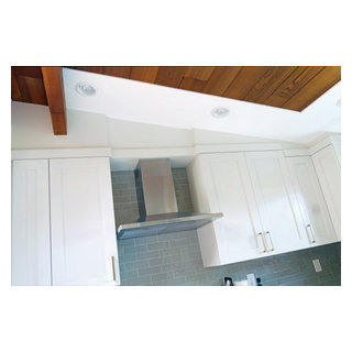 Small Gem Bee Ridge, FL - Midcentury - Kitchen - Tampa - by KB Design ...