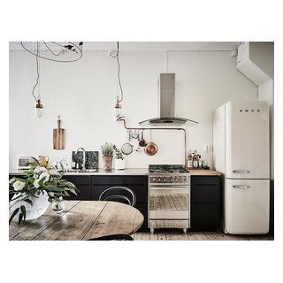 SMEG Kitchen Appliances - Country - Kitchen - New York - by HomeClick ...