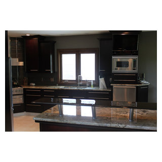 "Smokey" cast glass breakfast bar - Moderne - Cuisine - Cedar Rapids ...