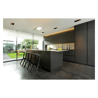 Snowdowne - Sleek, Contemporary Matt Black Kitchen - Contemporary ...