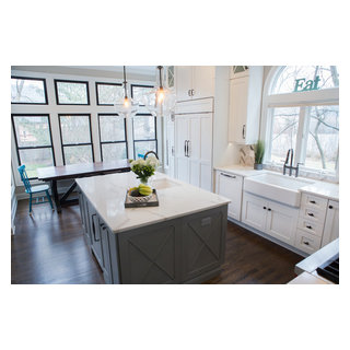 Sophisticated Farmhouse Kitchen - Farmhouse - Kitchen - Chicago - by ...