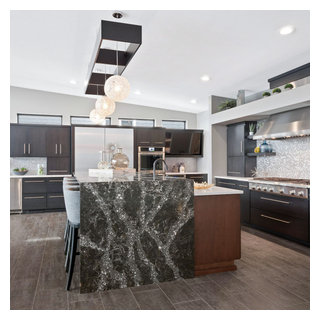 Sophisticated High-Contrast Kitchen with Cambria Ellesmere and Torquay ...