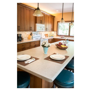 Stained Cherry Kitchen - Classique Chic - Cuisine - Cedar Rapids - par ...