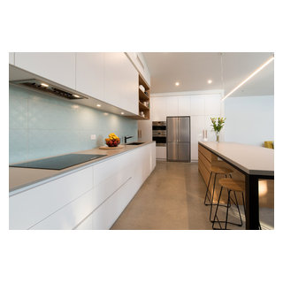 Sublime Teak Riven - Modern - Kitchen - Adelaide - by Jag Kitchens | Houzz