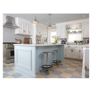 Subtle Two-toned colors in the Kitchen - Traditional - Kitchen ...