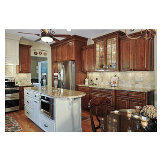 Suburban traditional - Traditional - Kitchen - Detroit - by Cabinetry ...