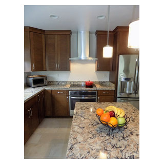 Sullivan - Transitional - Kitchen - San Diego - by Kitchens Plus | Houzz