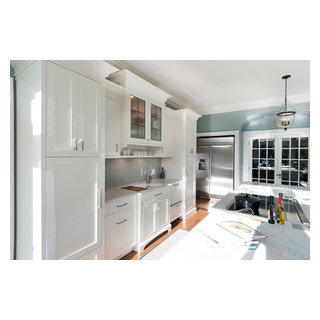 Sunny Traditional Kitchen - Traditional - Kitchen - Vancouver - by ...