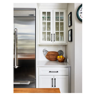 Susan & Miguel's kitchen - Farmhouse - Kitchen - Chicago - by April ...