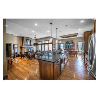 Swale - Farmhouse - Kitchen - Omaha - by Rezac Construction | Houzz