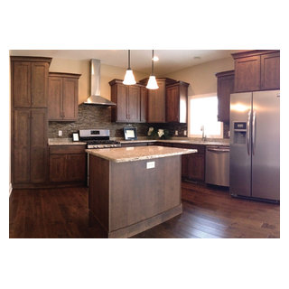 The "Pinehurst" Model Kitchen - Traditional - Kitchen - Chicago - by VP ...