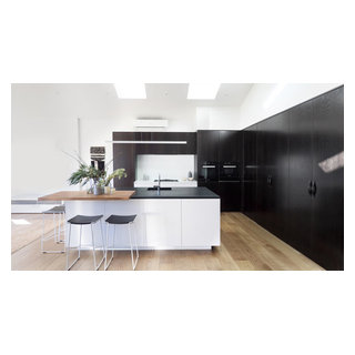 THIS KITCHEN HAS SECRETS - Kitchen - Auckland - by Sonya Cotter | Houzz