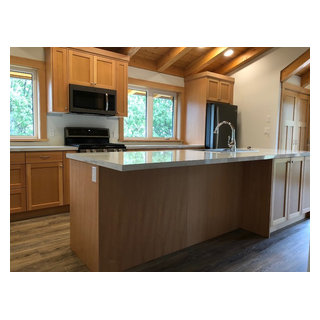 Timber Frame Mountain Suite with Fir Shaker Doors - Craftsman - Cuisine ...