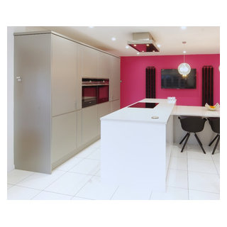 Touch of Pink for Freya , Aluminum & Gloss White kitchen - Modern ...