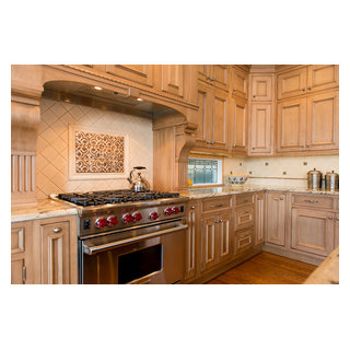 Traditional kitchen in Cleveland Ohio - Traditional - Kitchen ...