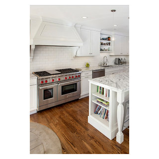 Traditional Kitchen with Canopy Hood - Classique Chic - Cuisine ...