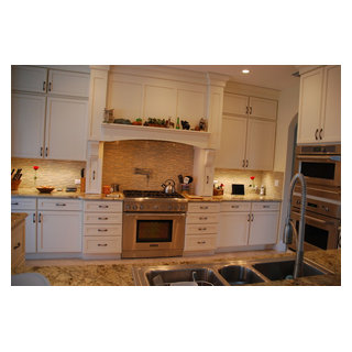Traditional Kitchen with Mantle Hood - Traditional - Kitchen - Miami ...