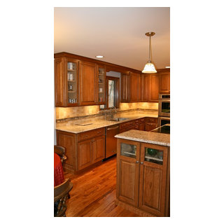 Traditional Midwestern Kitchen - Traditional - Kitchen - St Louis - by ...