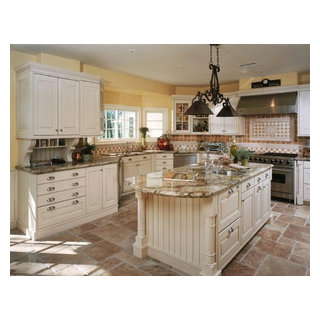 Traditional Off White Kitchen - Classique - Cuisine - Orange County ...